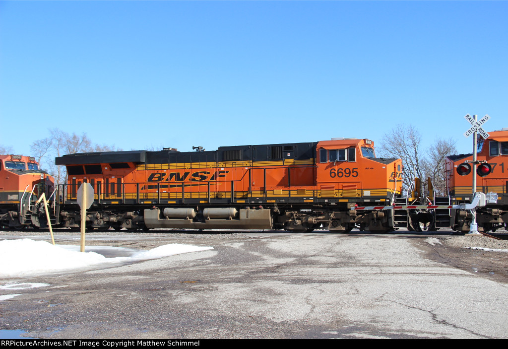 BNSF 6695